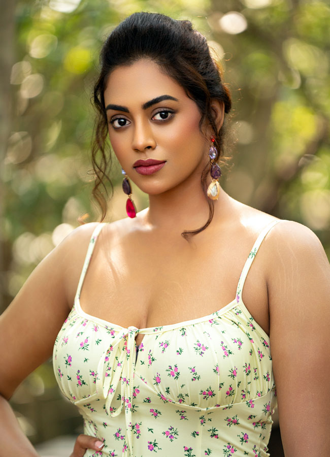 Kamakshi Bhaskarla: గ్లామర్‌ డోస్‌ పెంచిన ‘పొలిమేర’ బ్యూటీ | Kamakshi Bhaskarla The Polimera ...